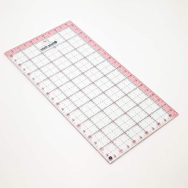 Lori Holt Cute Cuts™ Ruler 5 1/2" x 10 1/2" | Riley Blake Designs